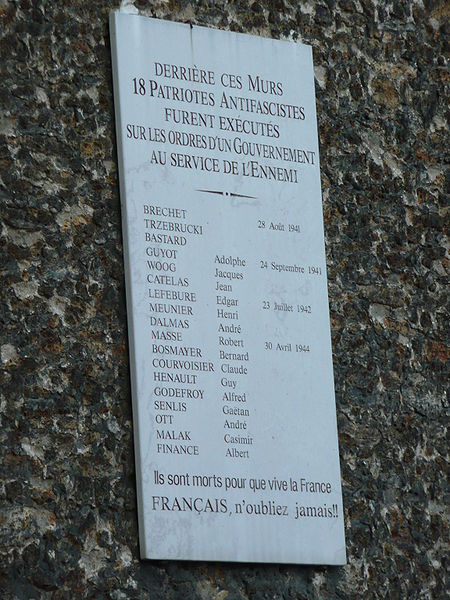 450px-Plaque_commémorative_prison_Santé | PARIS à NU